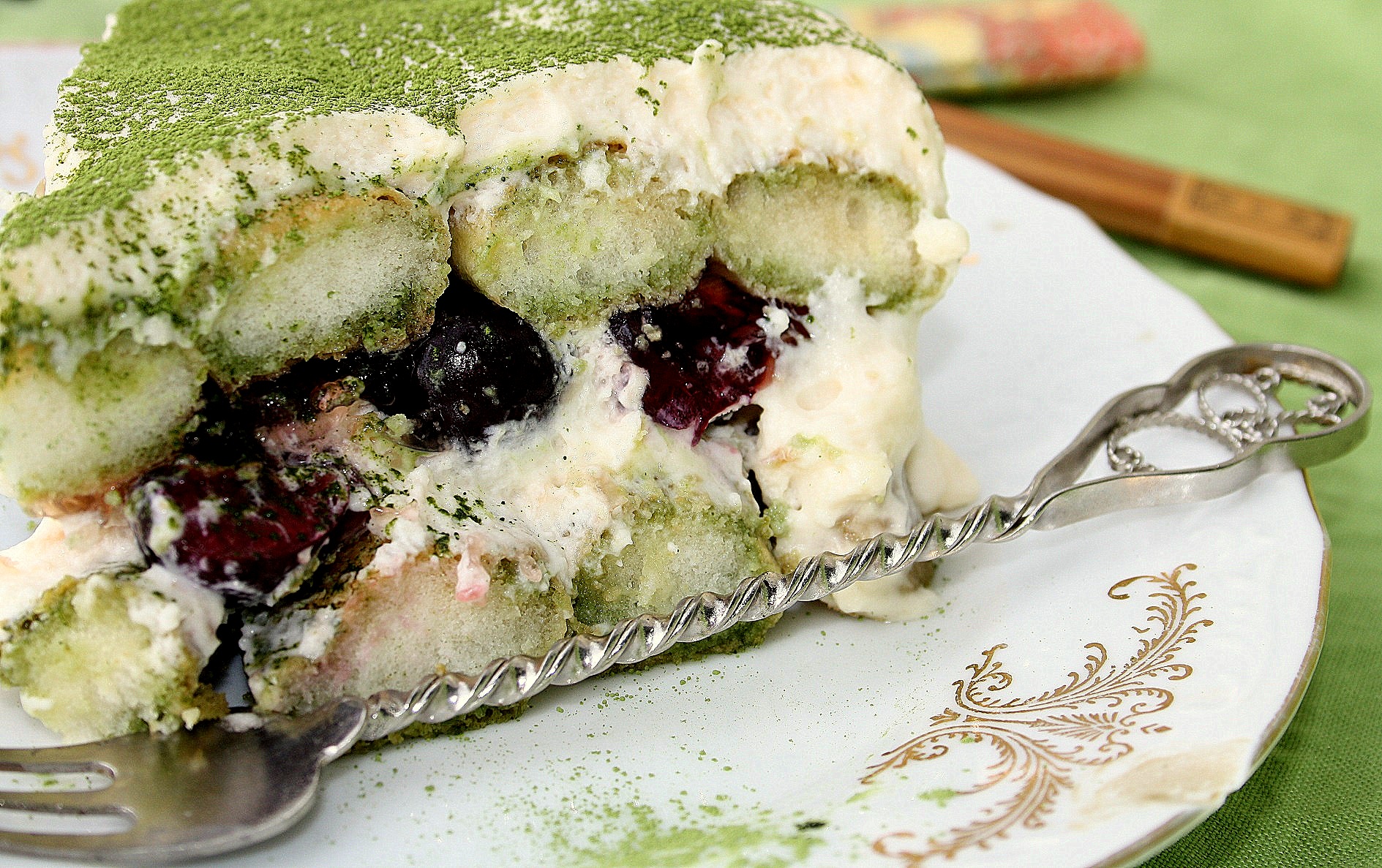 Japán tiramisu- matchával és rózsás cseresznyével | Culinartz